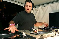 Ian Pooley - live at Loveland Festival, Amsterdam - 2002